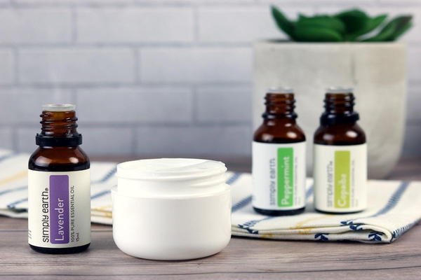 Poison Ivy Relief Gel Recipe | DIYIdeaCenter.com