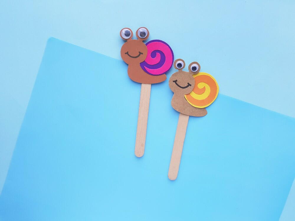 Cute Paper Snail Puppets Craft | AllFreeHolidayCrafts.com