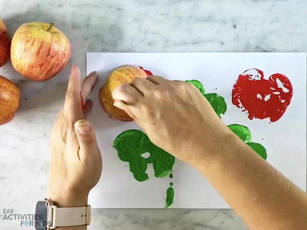 Apple Stamping Craft For Kids | AllFreeKidsCrafts.com
