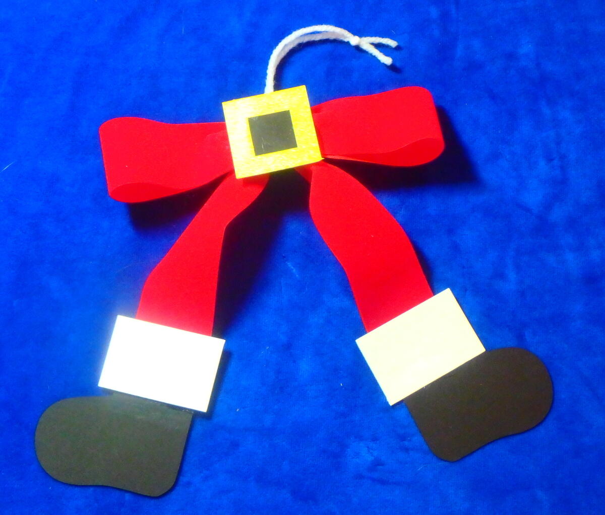 Santa Bow Will Make You Smile | AllFreeHolidayCrafts.com