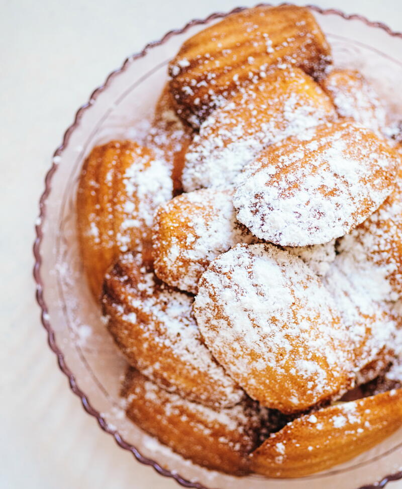 Classic French Madeleines | RecipeLion.com