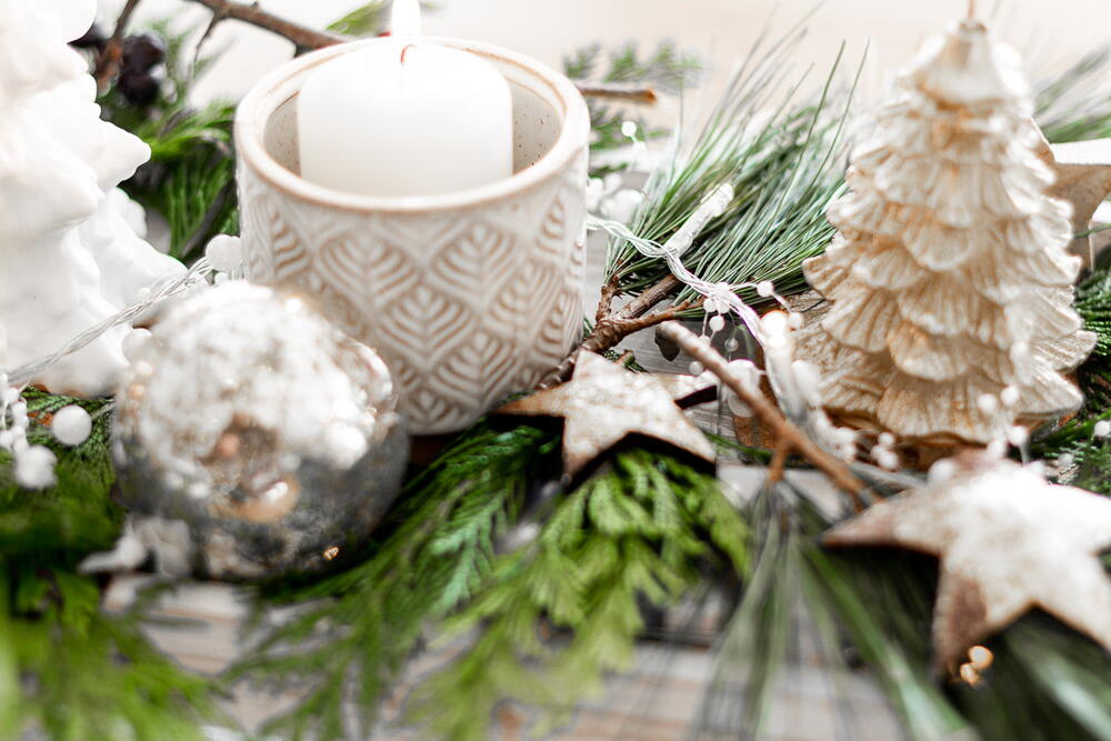 Holiday Crafts: 12 Easy DIY Projects | FaveCrafts.com