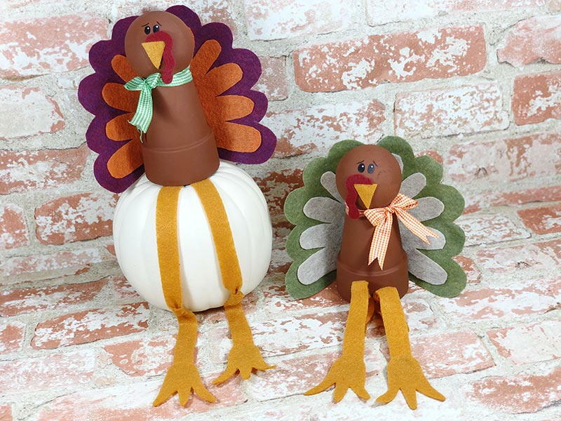 Clay Pot Turkeys Thanksgiving Craft | FaveCrafts.com