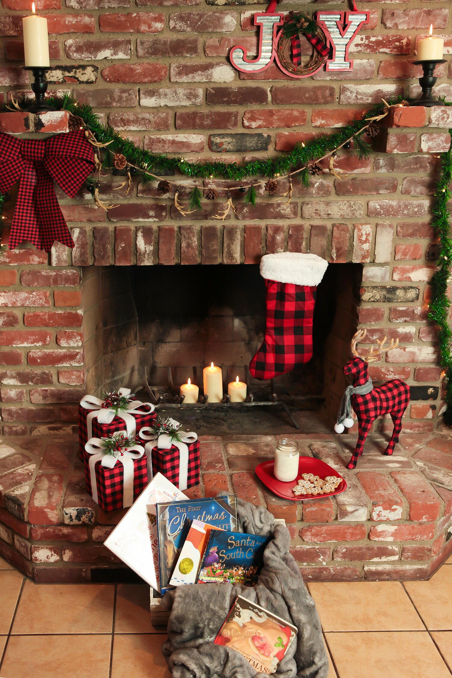 Bright Christmas Fireplace | AllFreeChristmasCrafts.com