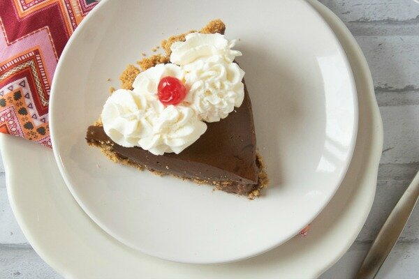 Chocolate Pie With Graham Cracker Crust | RecipeLion.com
