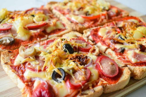 Sliced Bread Pizza | RecipeLion.com