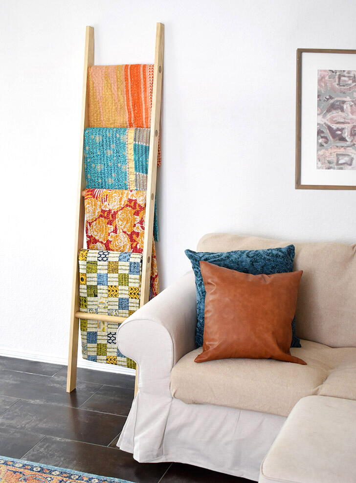 Sleek DIY Blanket Ladder | DIYIdeaCenter.com