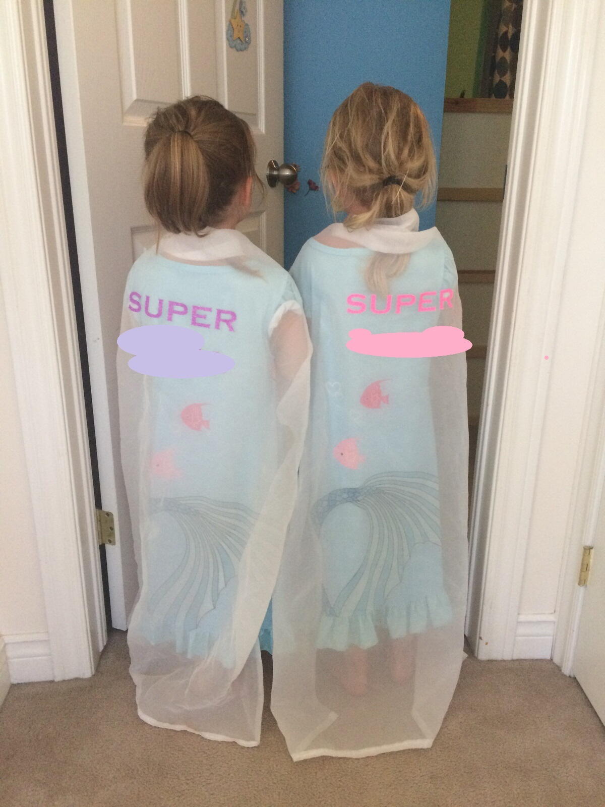 How To Make A Cape | AllFreeHolidayCrafts.com