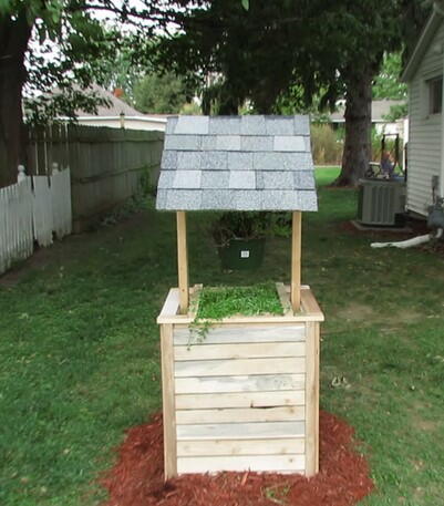 Vintage DIY Wishing Well Project | DIYIdeaCenter.com
