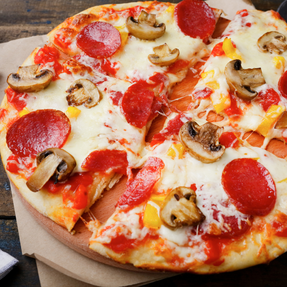 Easy Homemade Pizza | RecipeLion.com