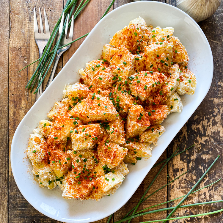 Creamy Garlic Spanish Potatoes | RecipeLion.com