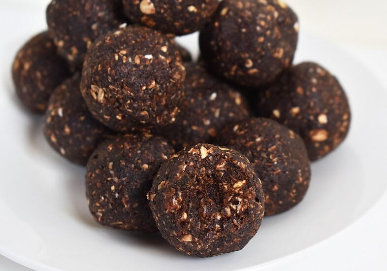 Healthy Chocolate Bliss Balls | RecipeLion.com