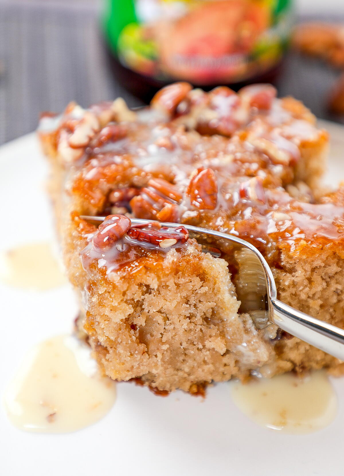 Praline Cake | TheBestDessertRecipes.com