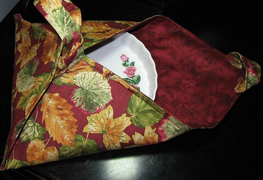 Casserole and Pie Carrier | AllFreeSewing.com
