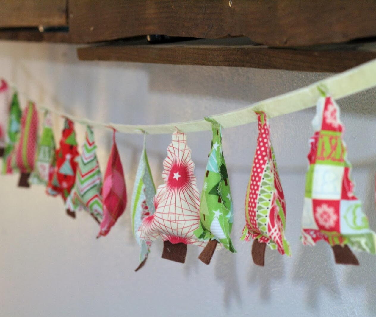 Christmas Tree Garland | AllFreeSewing.com