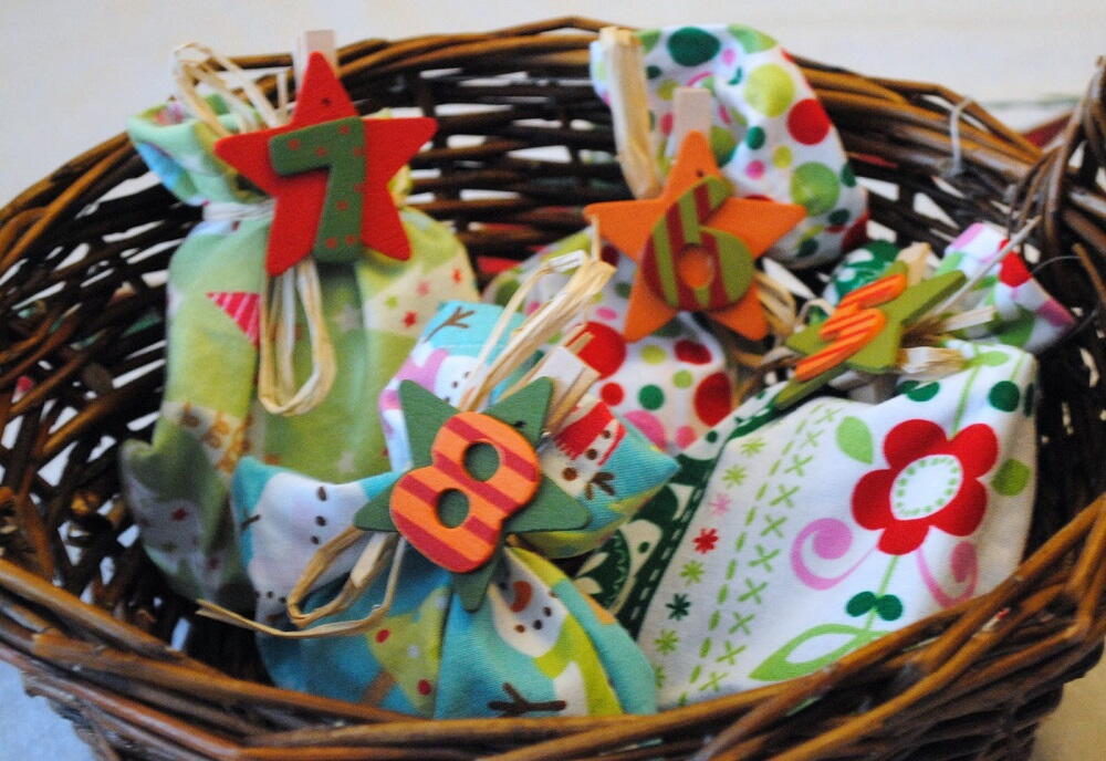Advent Countdown Gift Bags | AllFreeSewing.com
