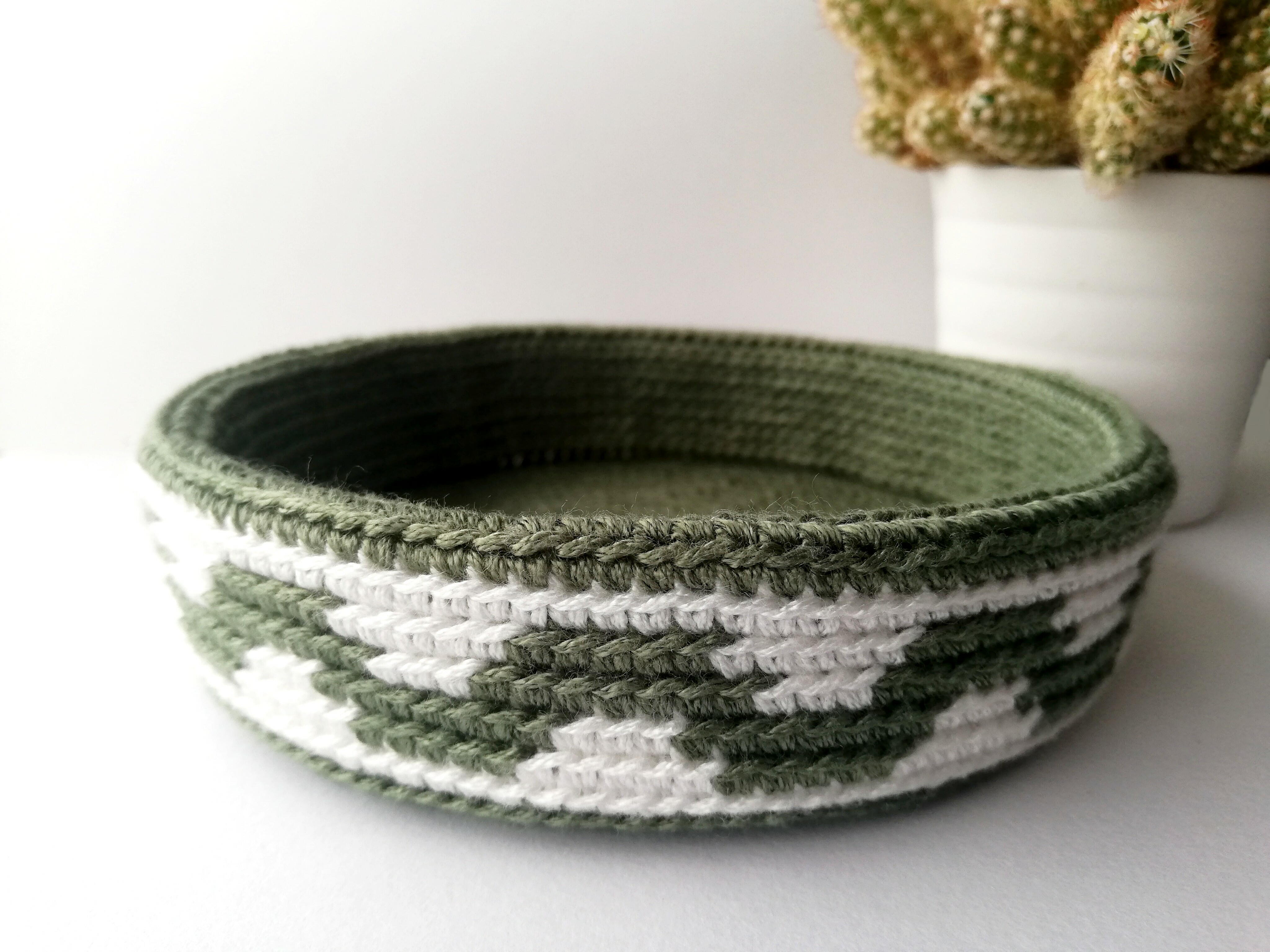 Tapestry Basket Wave | AllFreeCrochet.com