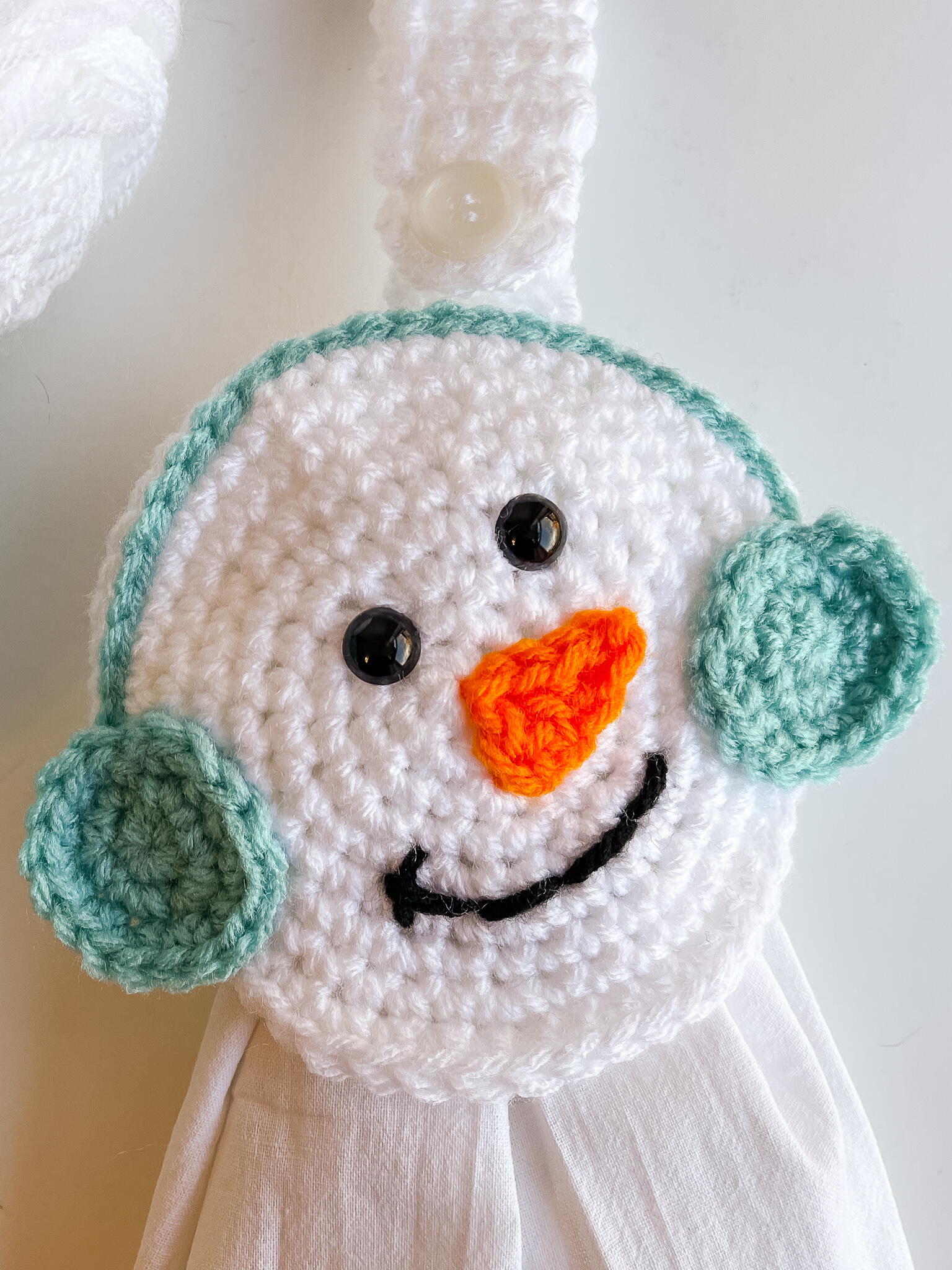 Snowman Towel Topper | FaveCrafts.com