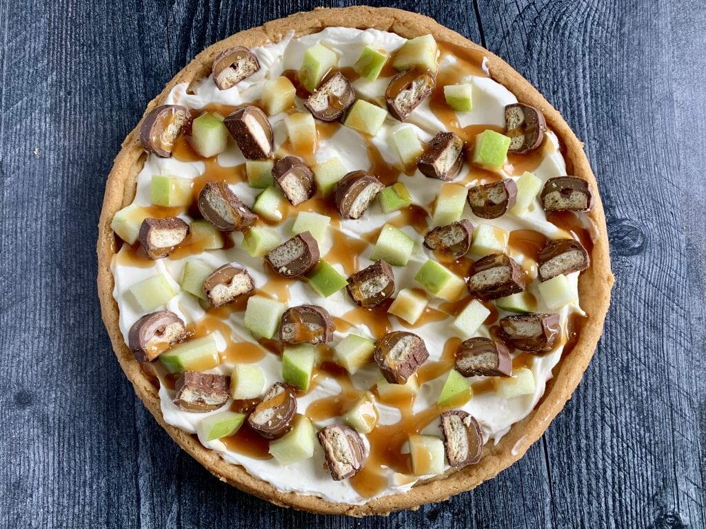 Apple Dessert Pizza | TheBestDessertRecipes.com