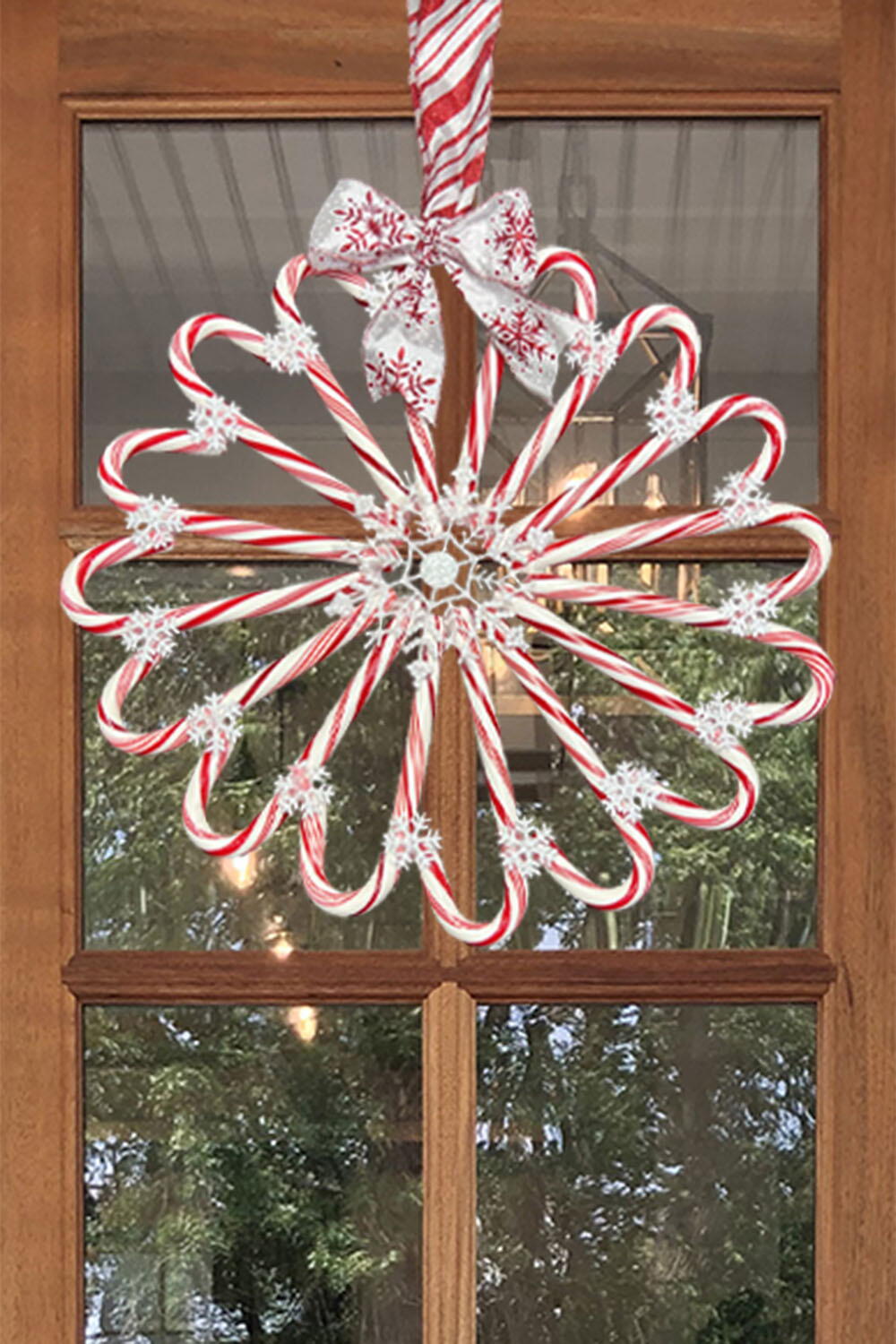 Candy Cane Wreath | AllFreeChristmasCrafts.com
