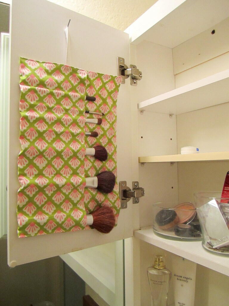 Hanging Makeup Roll | AllFreeSewing.com