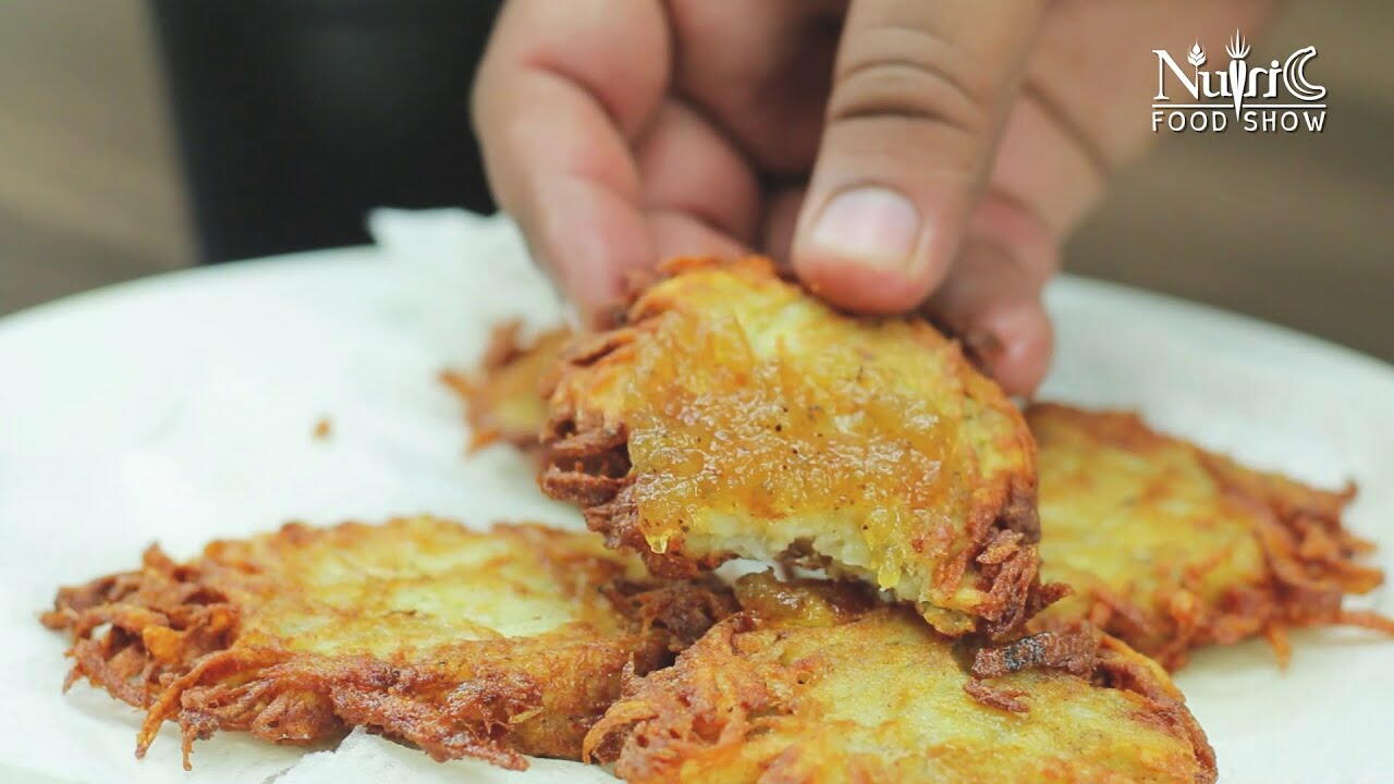 Potato Latkes Recipe With Homemade Apple Sauce | RecipeLion.com