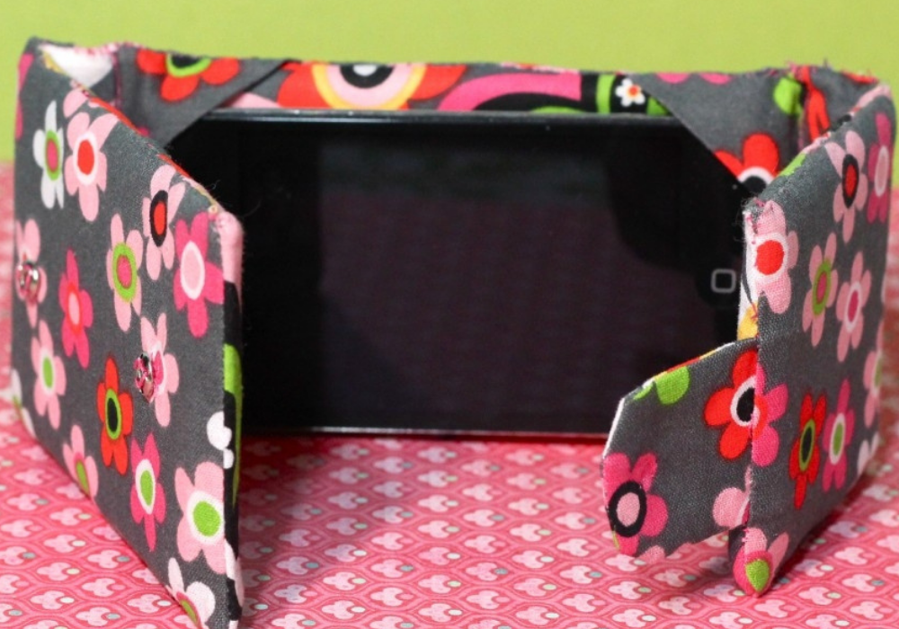 DIY Phone Case Stand (Tutorial + Video) | AllFreeSewing.com