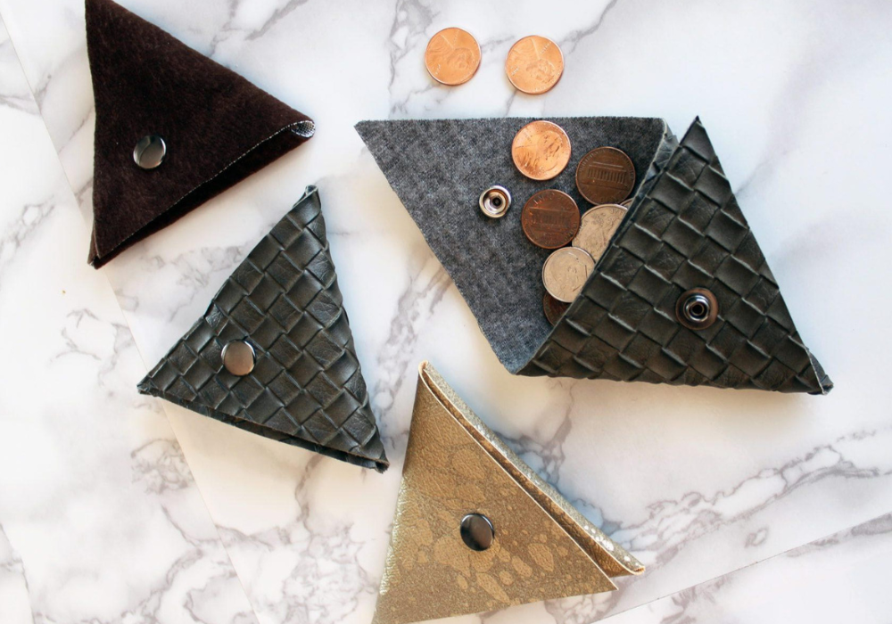 No-Sew Triangle Coin Purse Pattern (Free!) | AllFreeSewing.com
