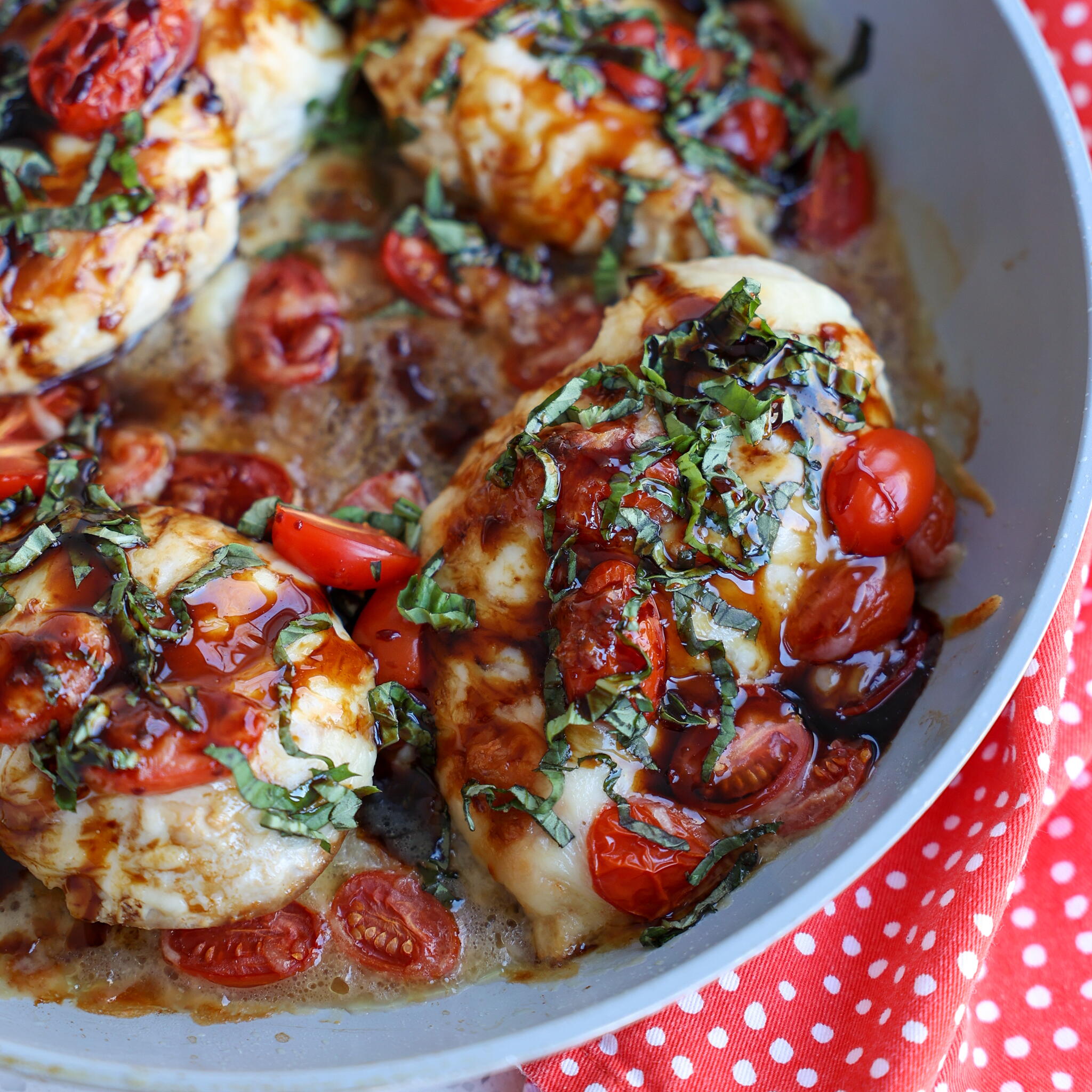 Chicken Caprese | RecipeLion.com