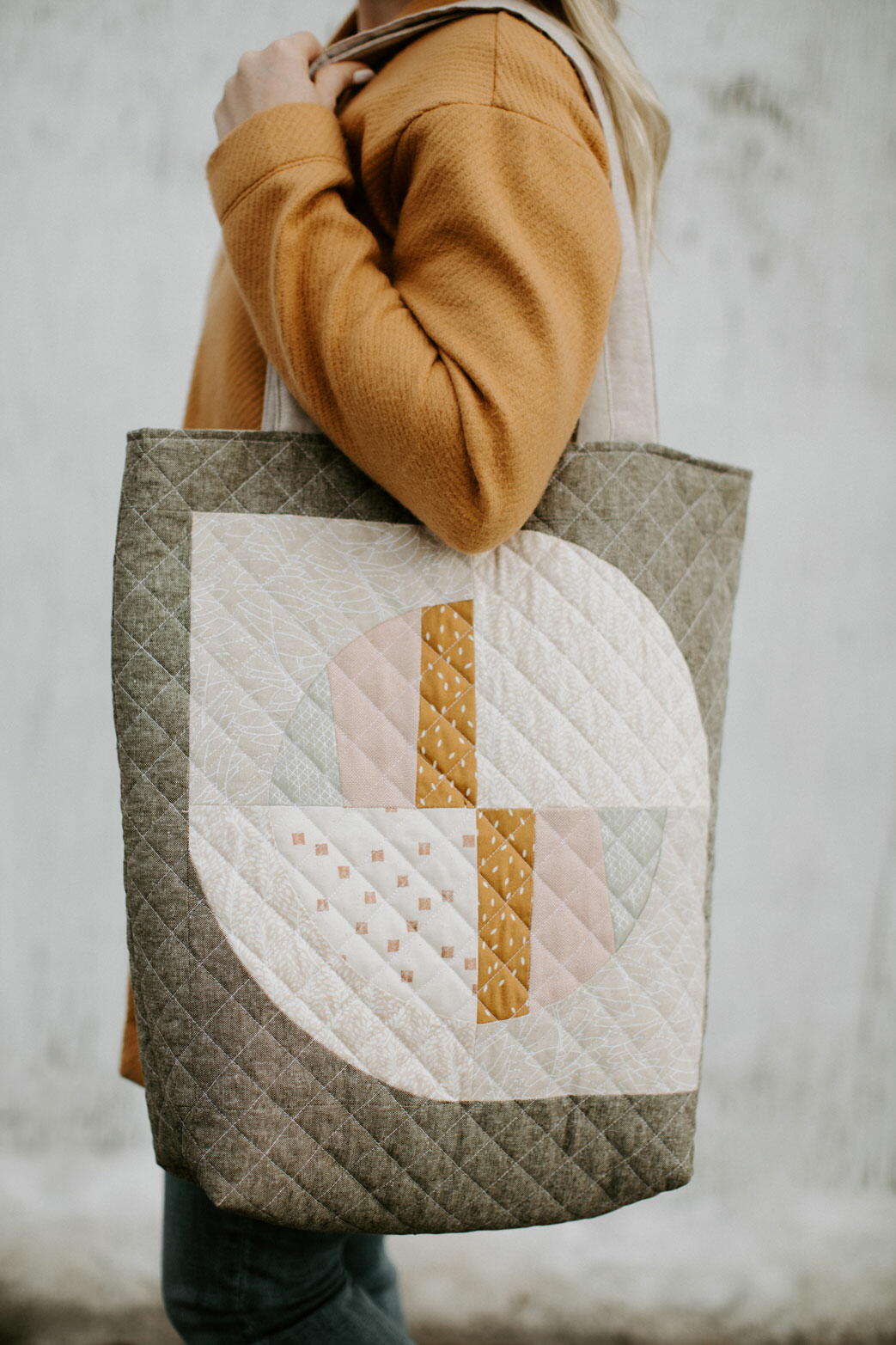 Free Quilted Tote Bag Tutorial | FaveQuilts.com