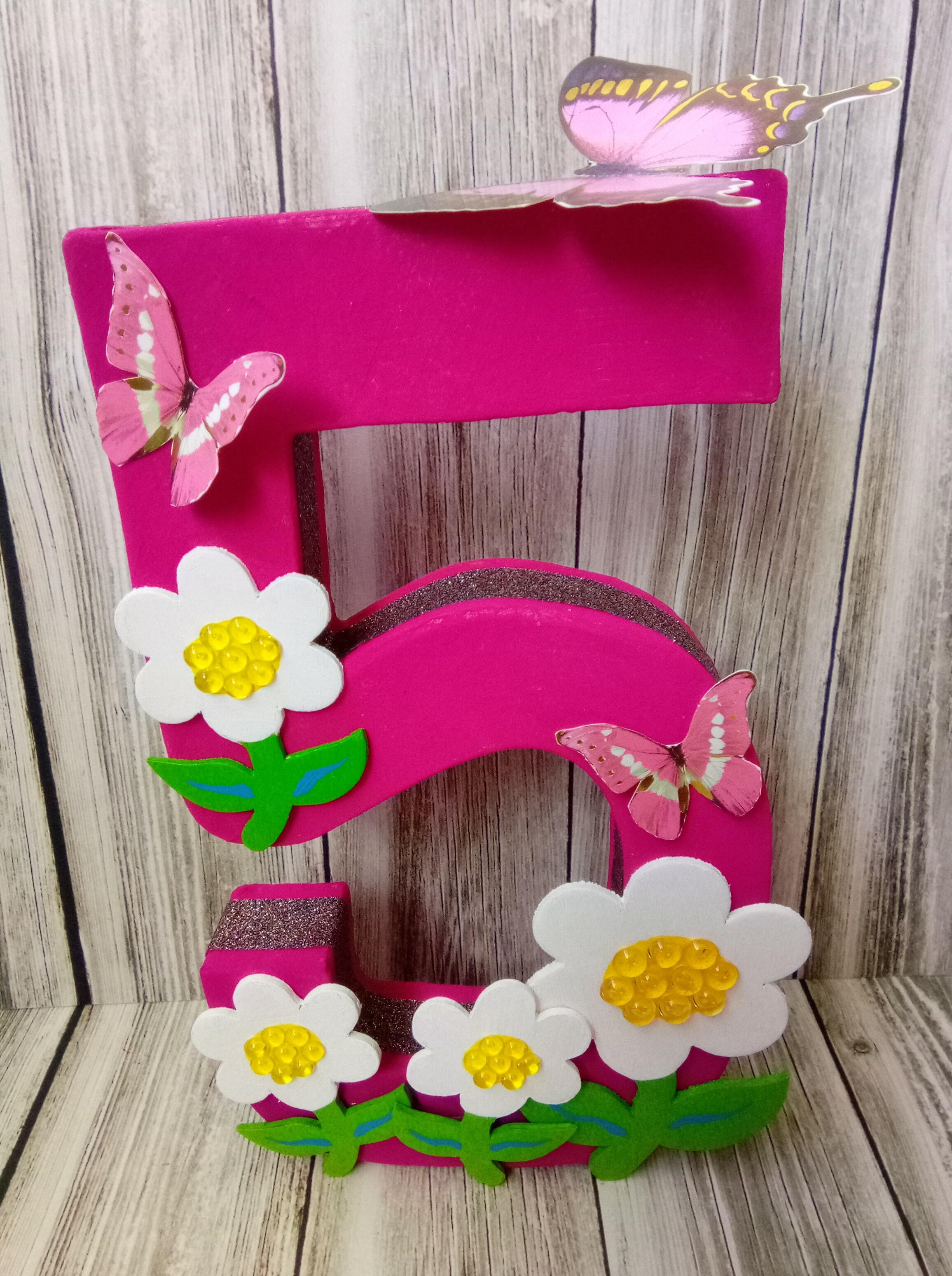 Girl's Birthday Party Centerpiece | FaveCrafts.com