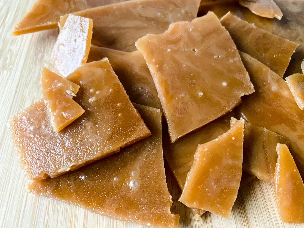 3-ingredient Toffee | RecipeLion.com