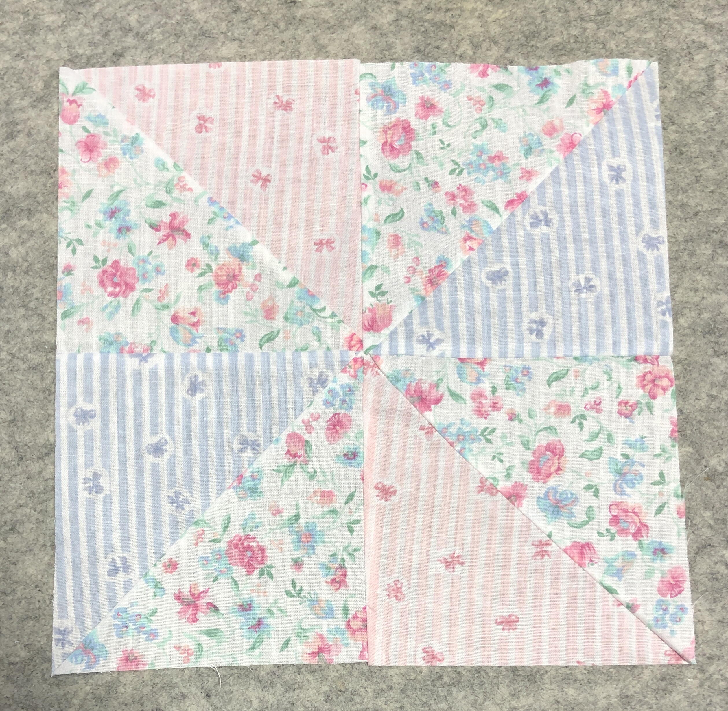 Charming Pinwheel Pastel Mini Quilt Pattern | AllFreeHolidayCrafts.com