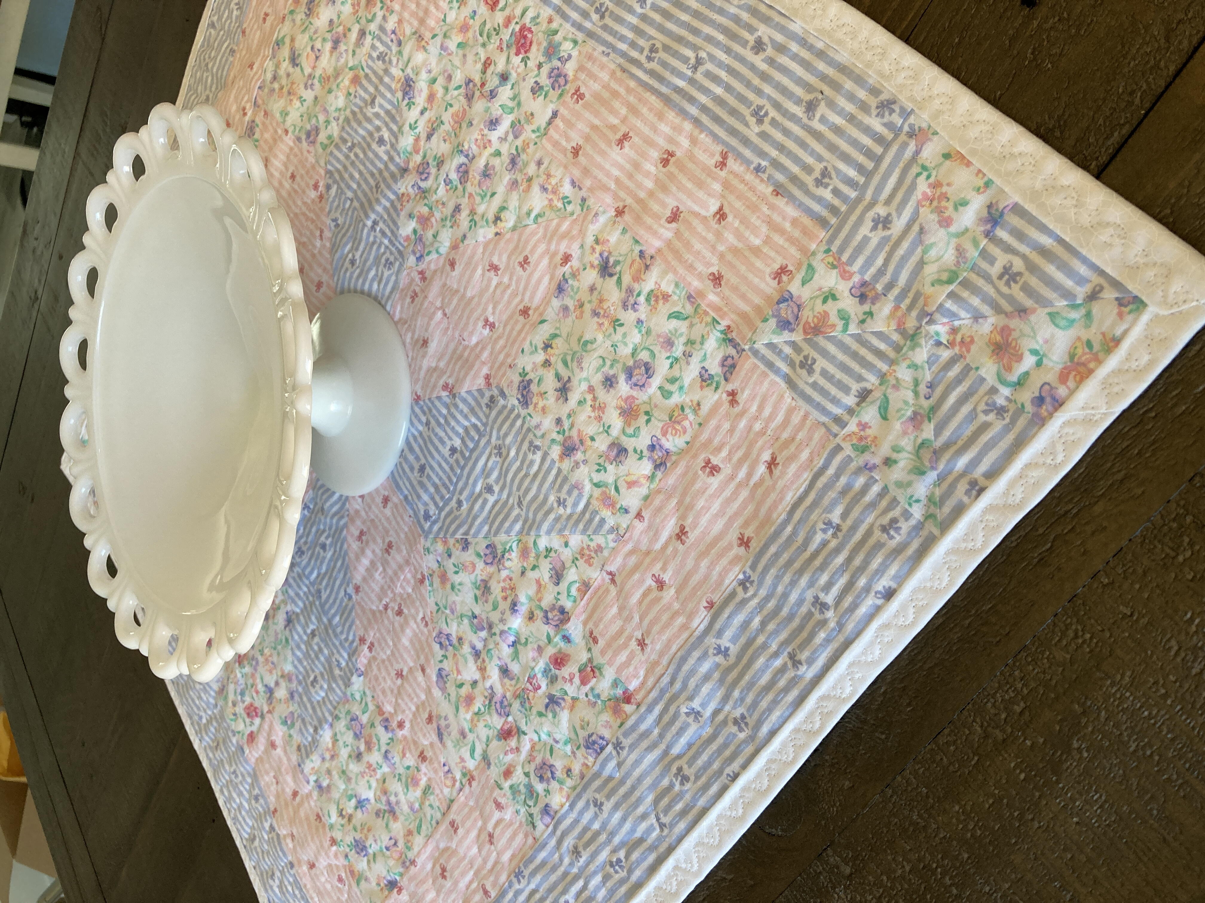 Charming Quilted Square Tablecloth Pattern | AllFreeHolidayCrafts.com