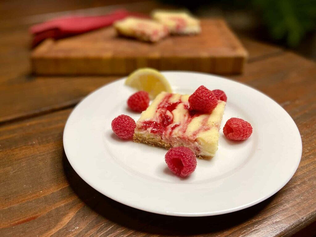 Cheesecake Bars With Lemon And Raspberry | RecipeLion.com
