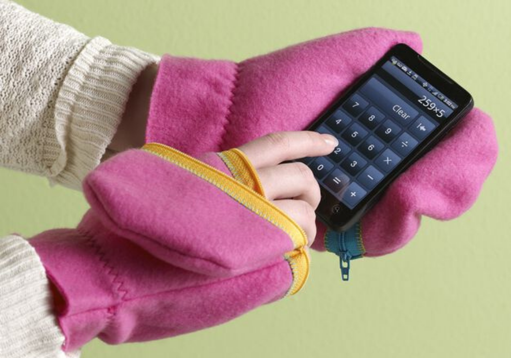 Zip Open Fleece Mitten Sewing Pattern | AllFreeSewing.com