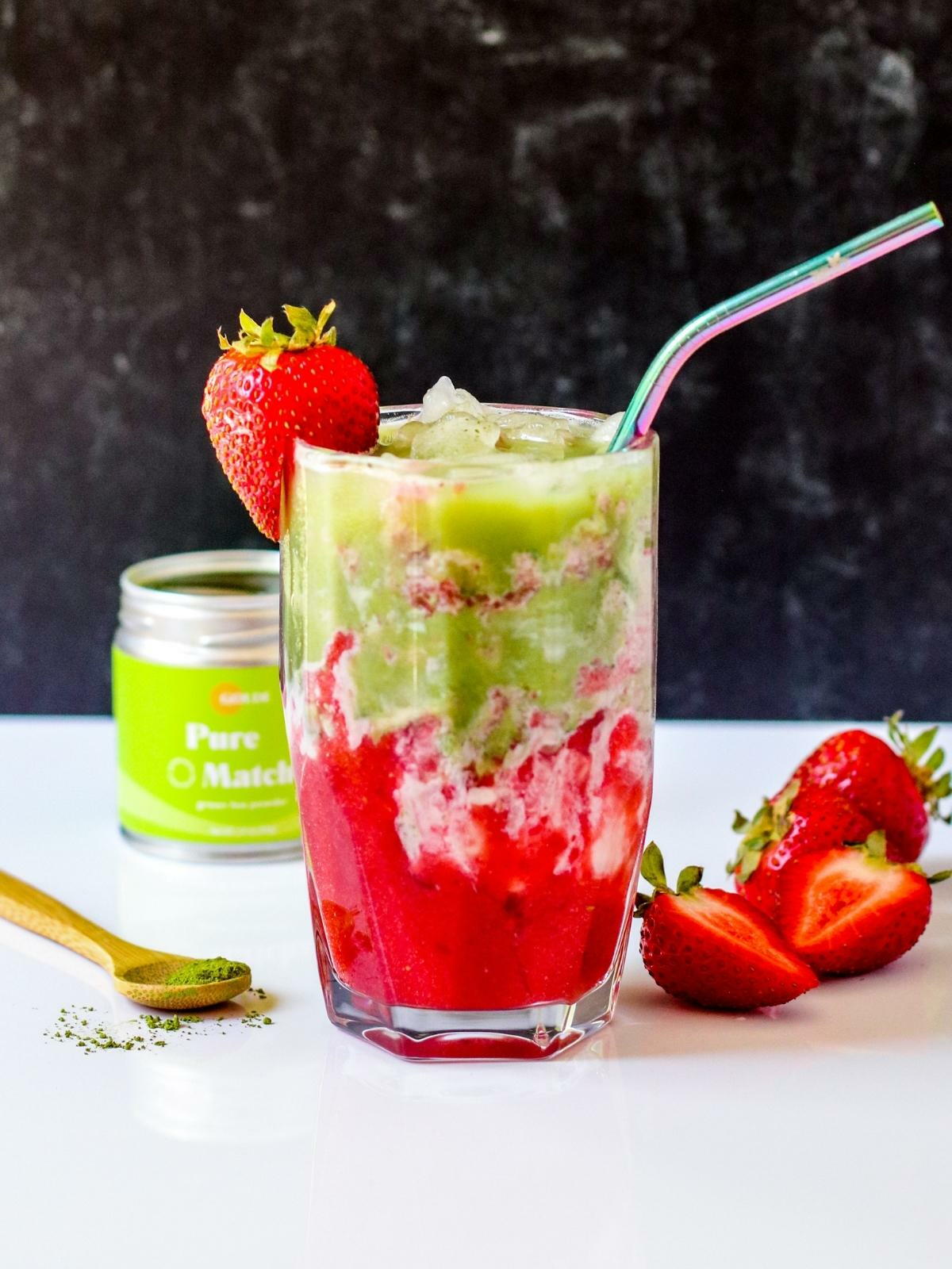 Strawberry Matcha Latte | RecipeLion.com