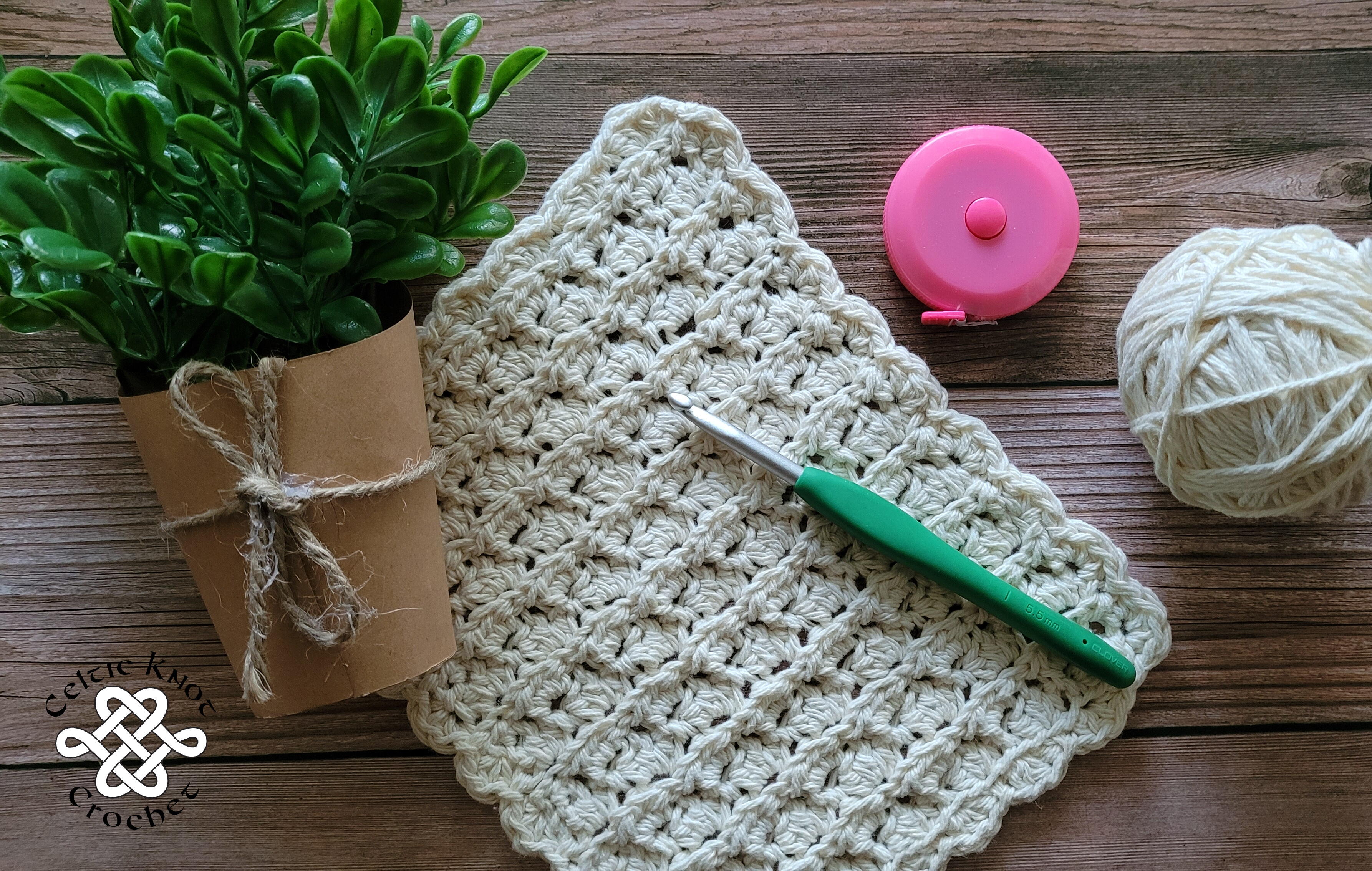 Simple Scallop Spa Cloth | FaveCrafts.com