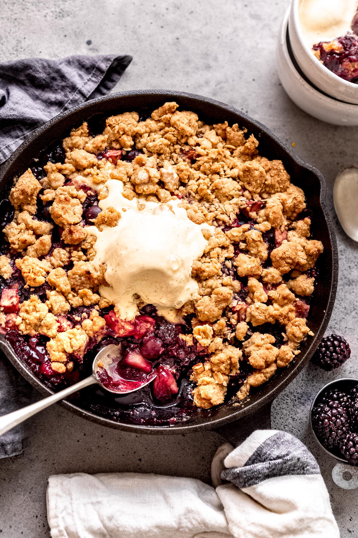 Easy Old Fashioned Apple And Blackberry Crumble ...