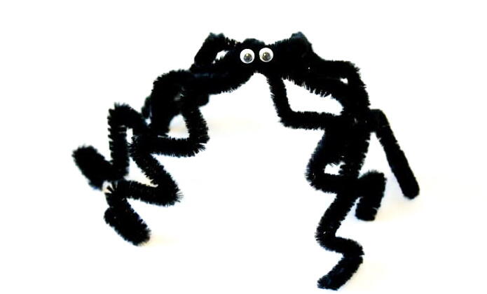 Pipe Cleaner Spider | FaveCrafts.com