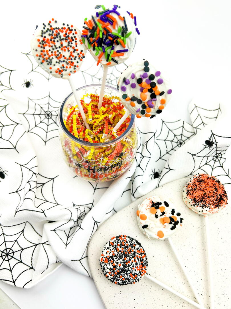 Halloween Oreo Pops | RecipeLion.com
