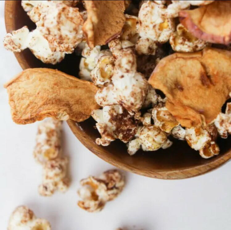Highly-Addictive Apple Cinnamon Popcorn | FaveSouthernRecipes.com