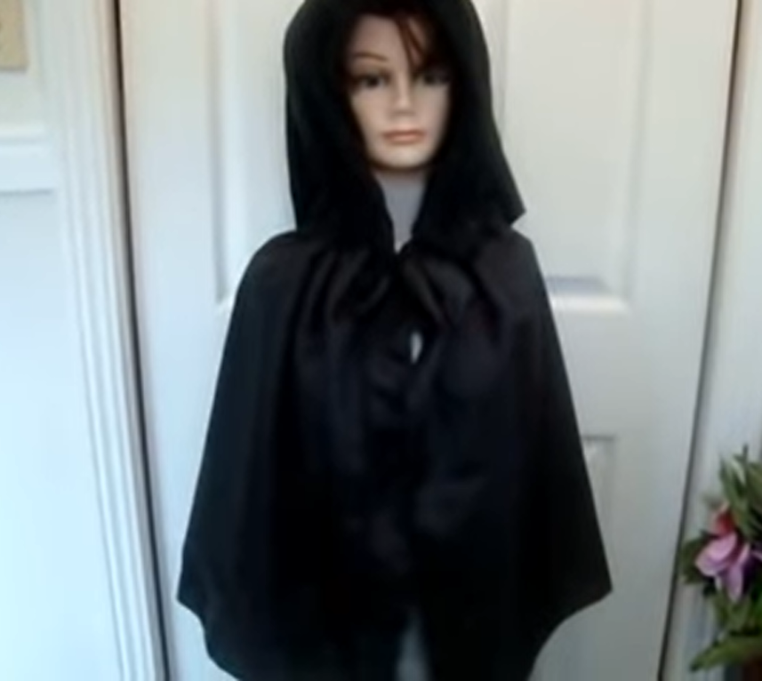 No Sew Halloween Cape | AllFreeSewing.com