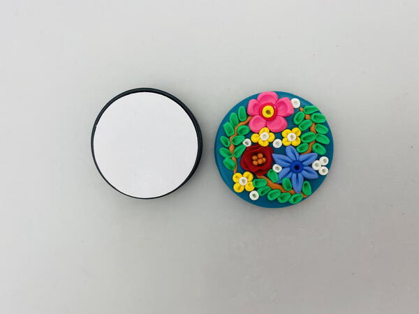 Customized Pop Socket For Your Phone | FaveCrafts.com