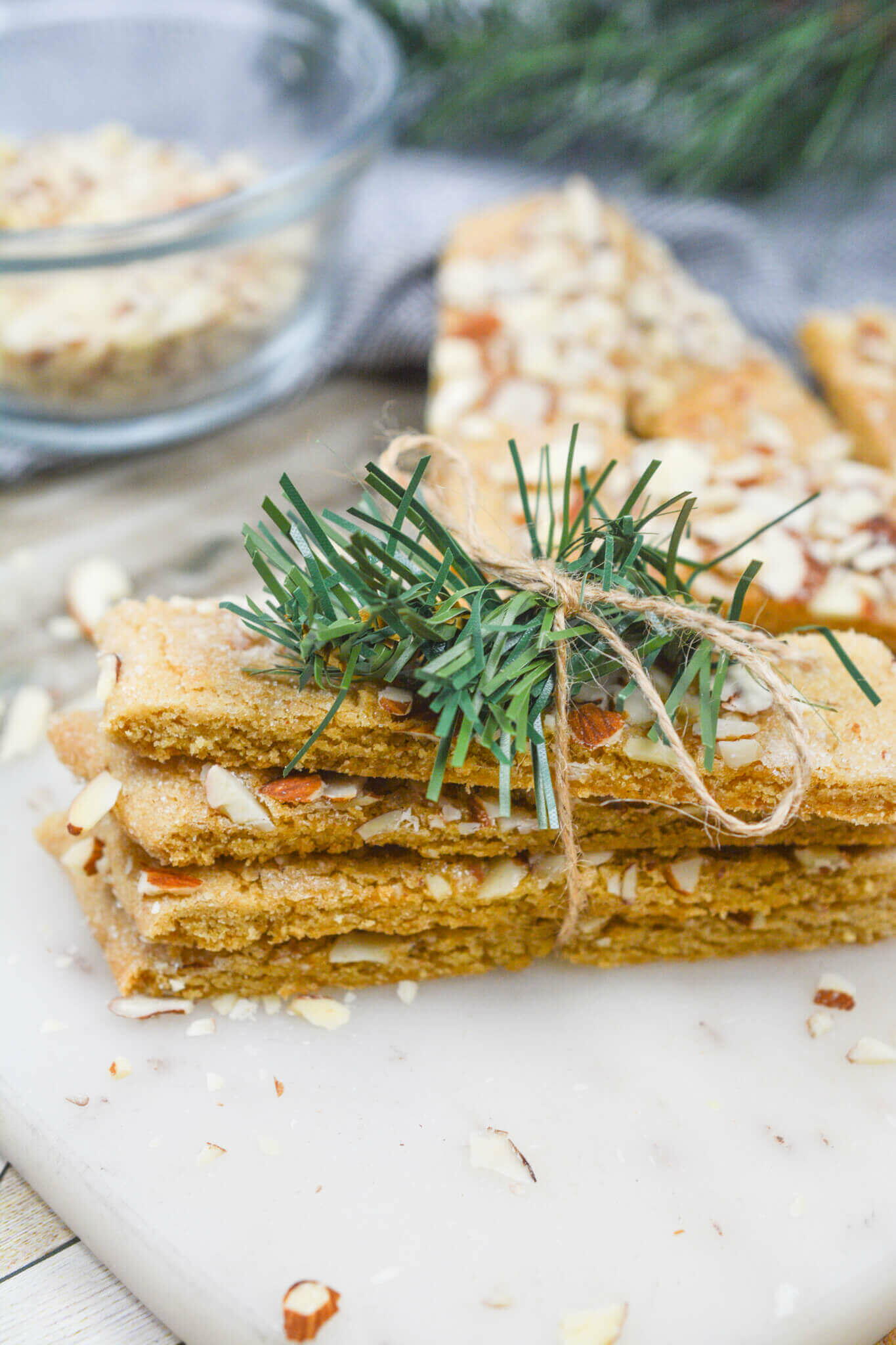 Norwegian Christmas Cookies (brune Pinner) | RecipeLion.com