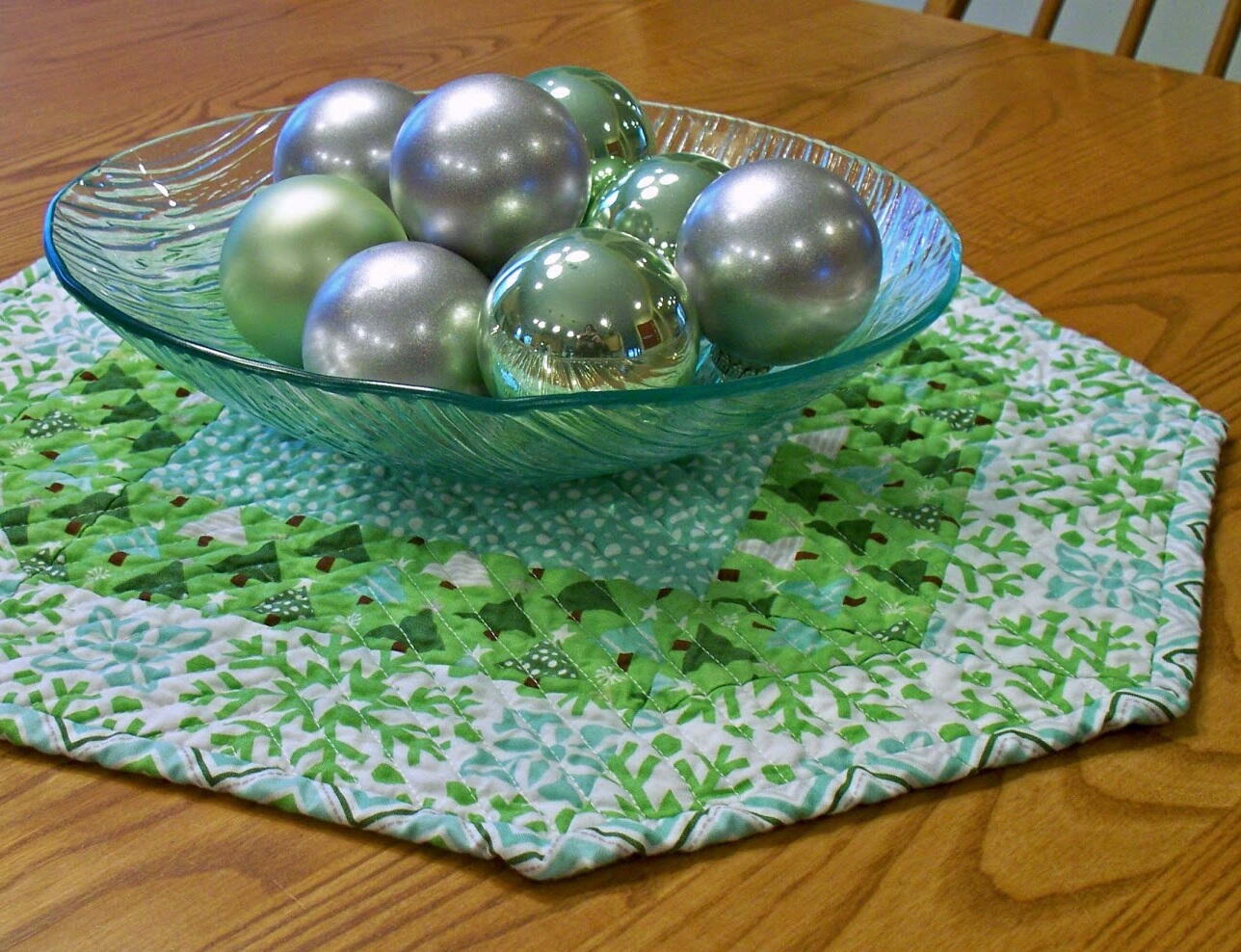 Christmas Joy Centerpiece | FaveQuilts.com