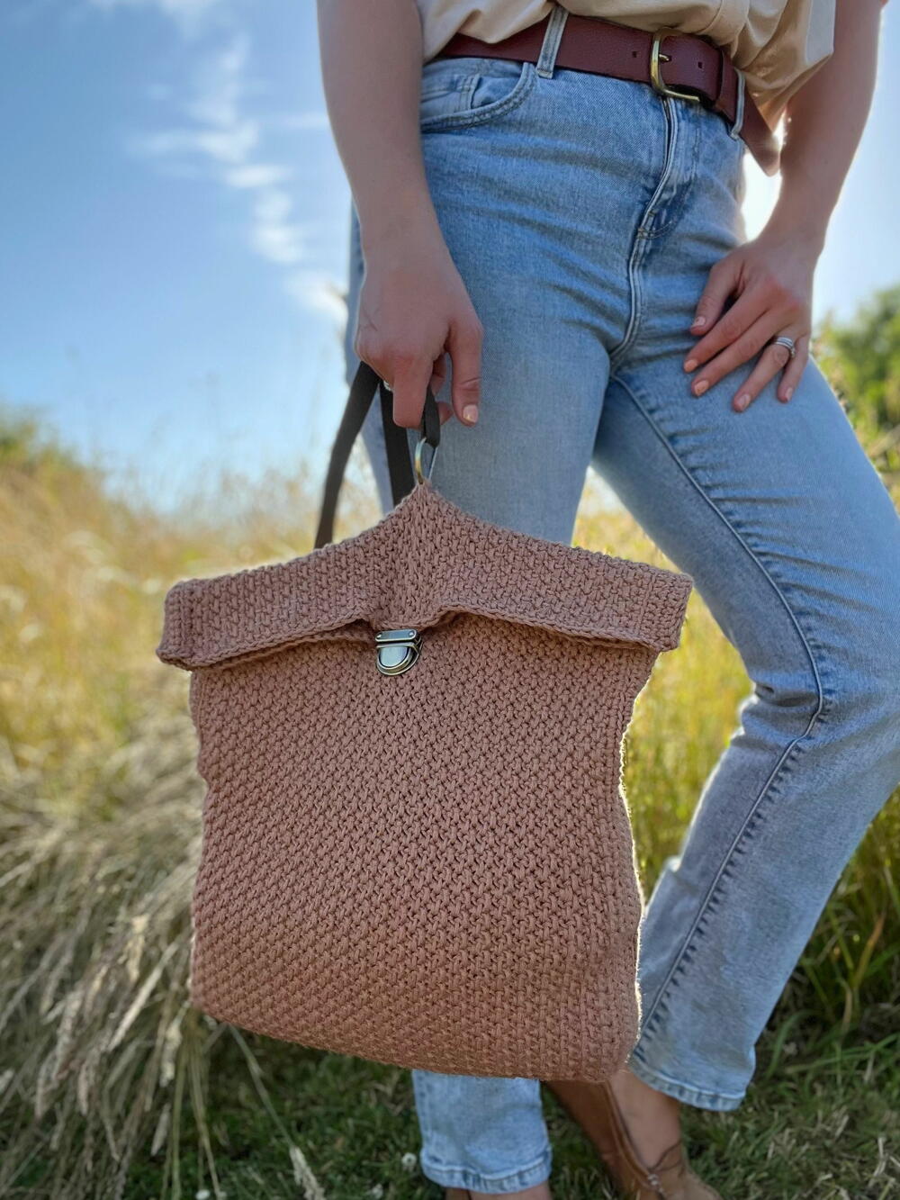 14 Easy Crochet Bag Patterns | AllFreeCrochet.com