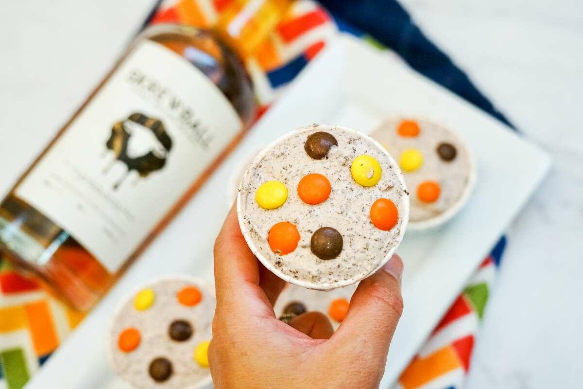 Peanut Butter Chocolate Pudding Shots Recipe | DIYIdeaCenter.com