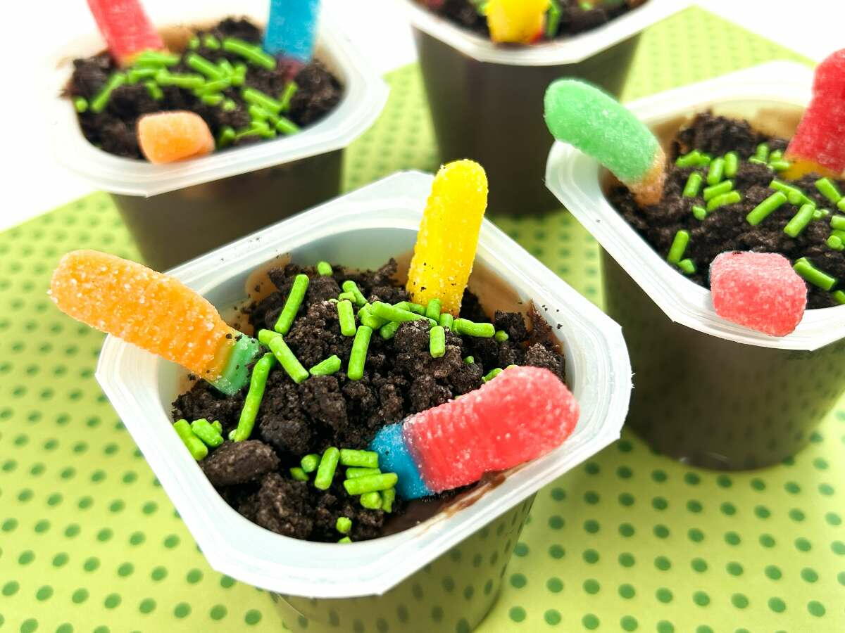Oreo Dirt Cups | TheBestDessertRecipes.com