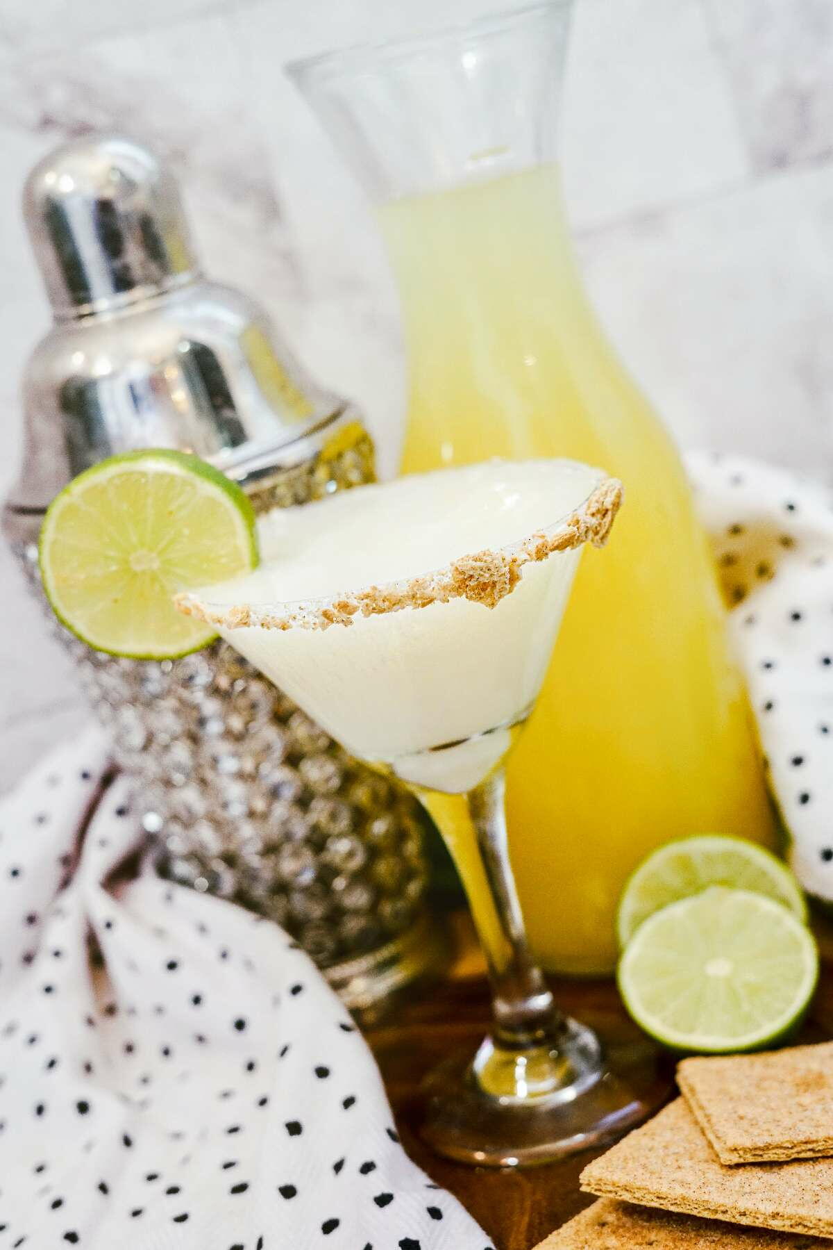 Easy Key Lime Martini Recipe | FaveSouthernRecipes.com